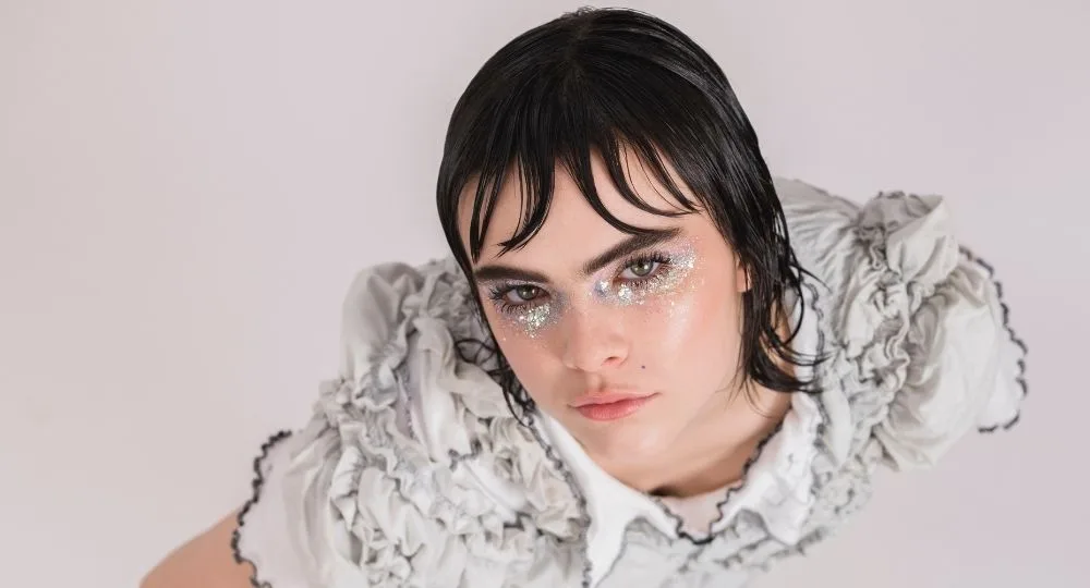 Supalonely singer Benee takes off on tour | Girlfriend