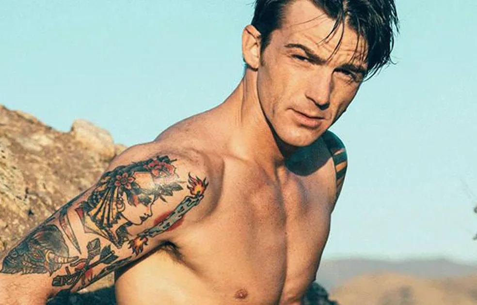 Drake Bell Topless Photoshoot | Girlfriend