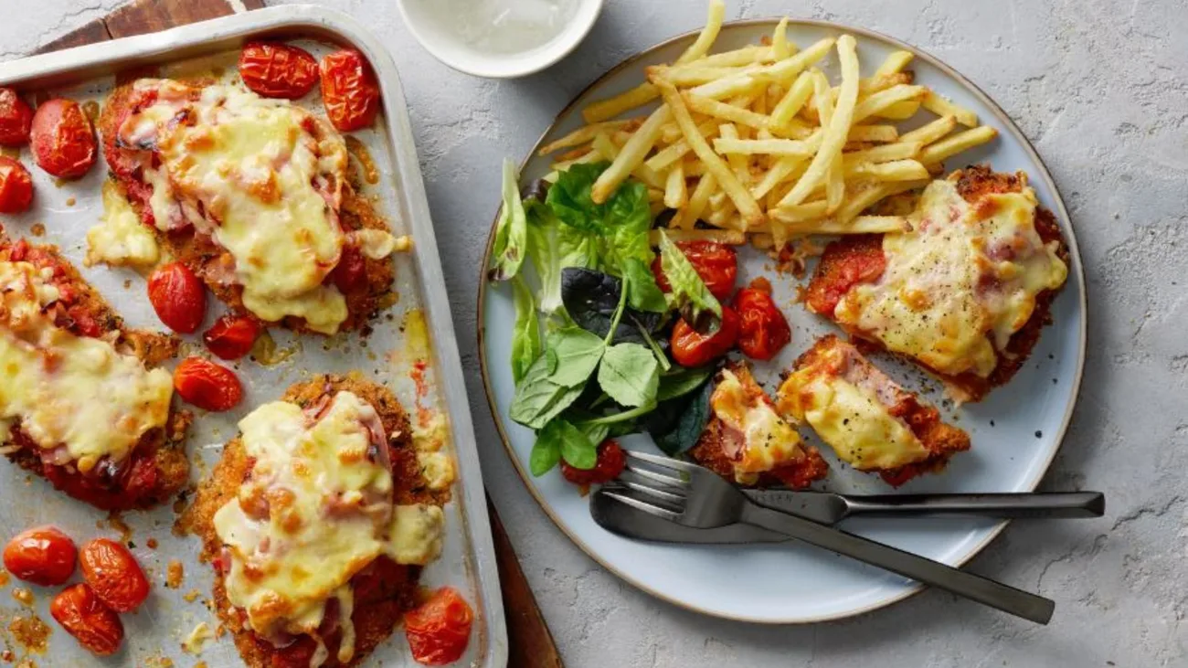 A ranch-style chicken parmi tray bake | New Idea