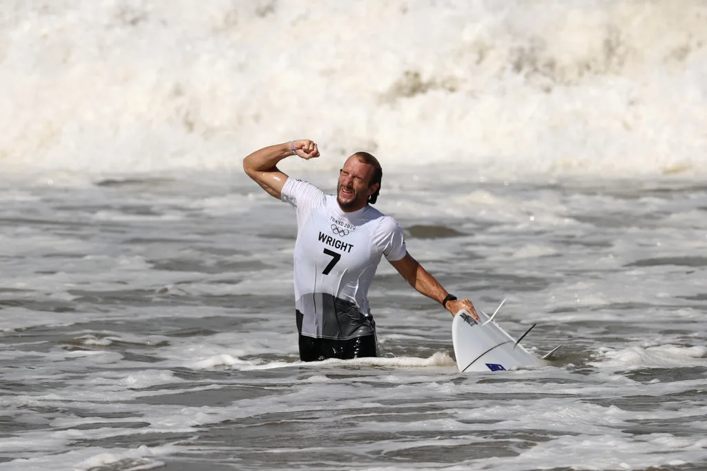 Meet the Aussie surfers tackling Tahiti's waves at the Olympics | New Idea