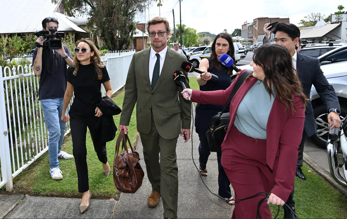 Simon Baker's age gap romance rekindled following DUI | New Idea