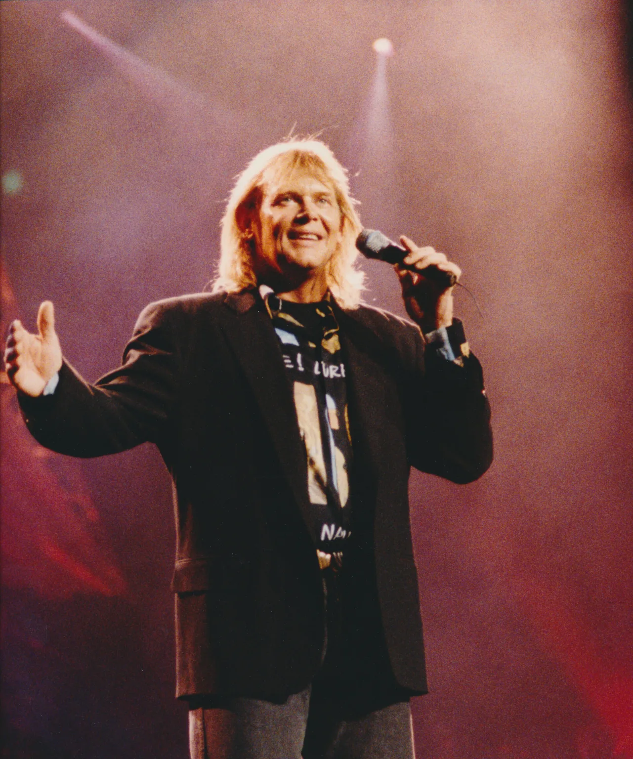 "Being Farnsy's voice is a joy!": John Farnham's memoir writer tells ...