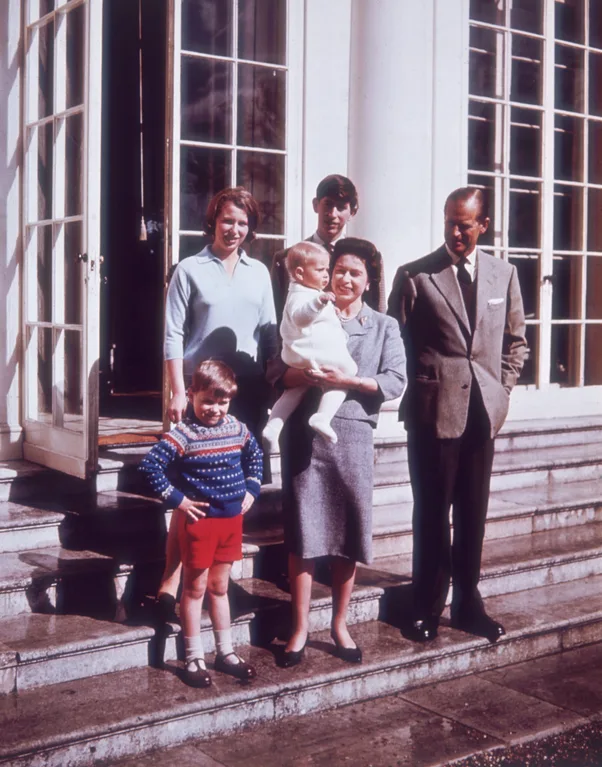 Andrew and Fergie cash crisis: royals consider selling heirlooms
