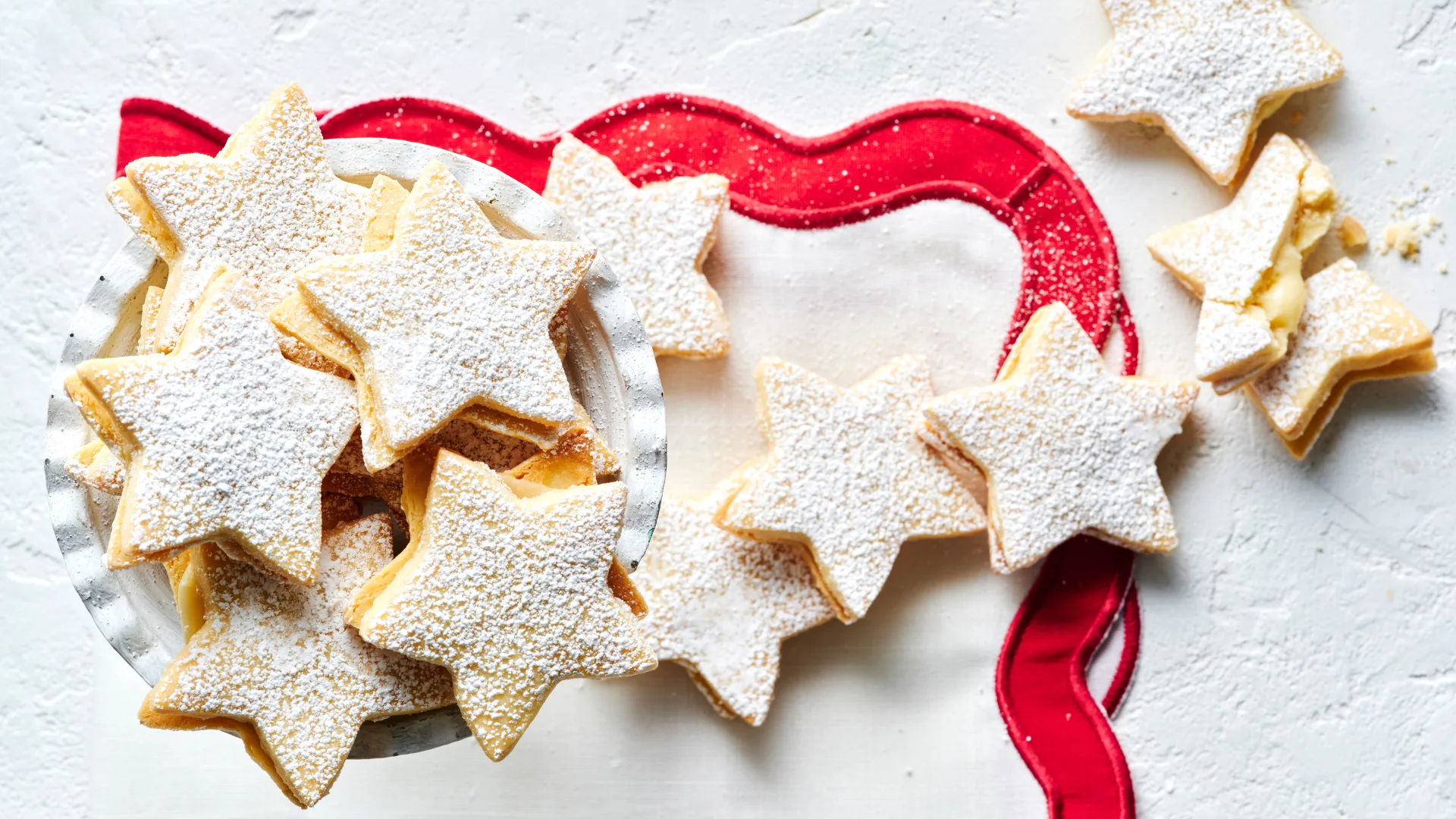 Our Shortbread Sandwich Stars will light up the Christmas table | New Idea