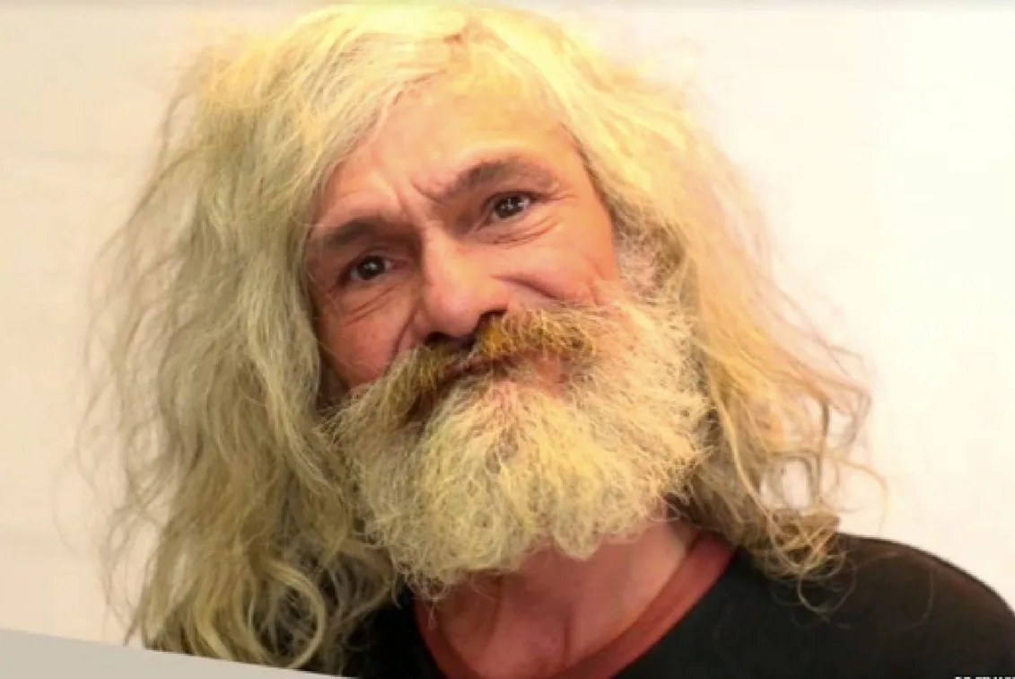 Spanish homeless man get amazing makeover after 25years on the streets ...