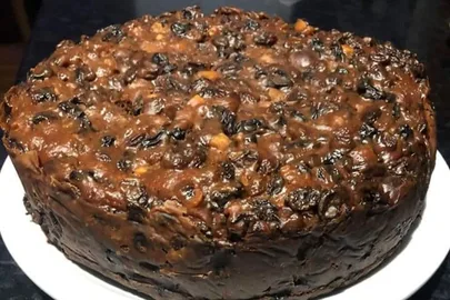 The 4-ingredient Slow Cooker Christmas Cake that’s stopped Australia ...