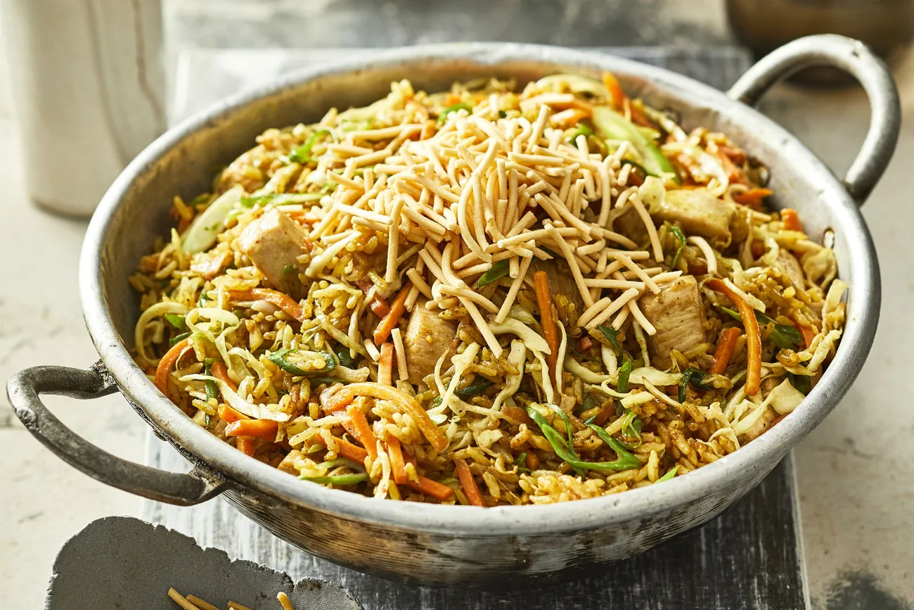 Curried Chicken Rice with Crunchy Noodles Recipe Recipe | New Idea