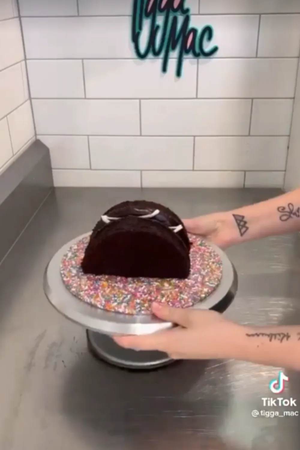 Easy Mud cake hack turns supermarket cake into a rainbow | New Idea