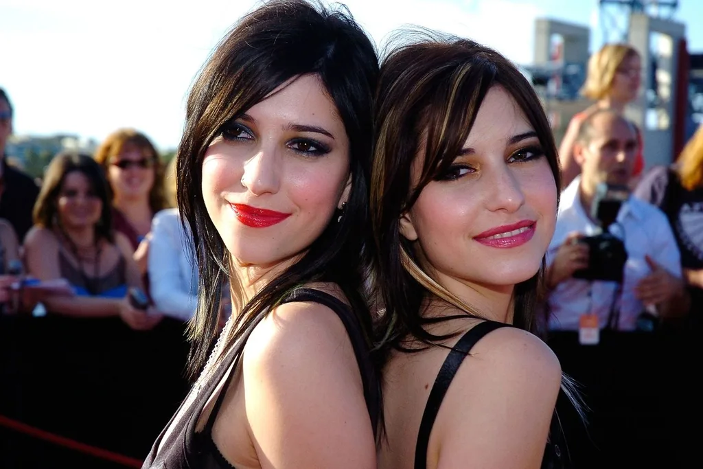The Veronicas announce split and solo careers on the same day. | New Idea