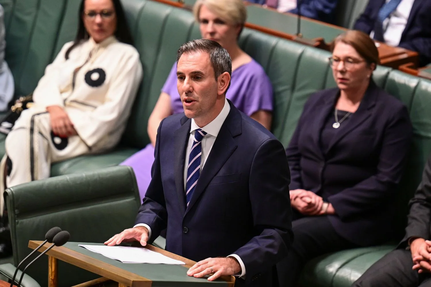 Australian government to scrap use of cheques by 2030 | New Idea