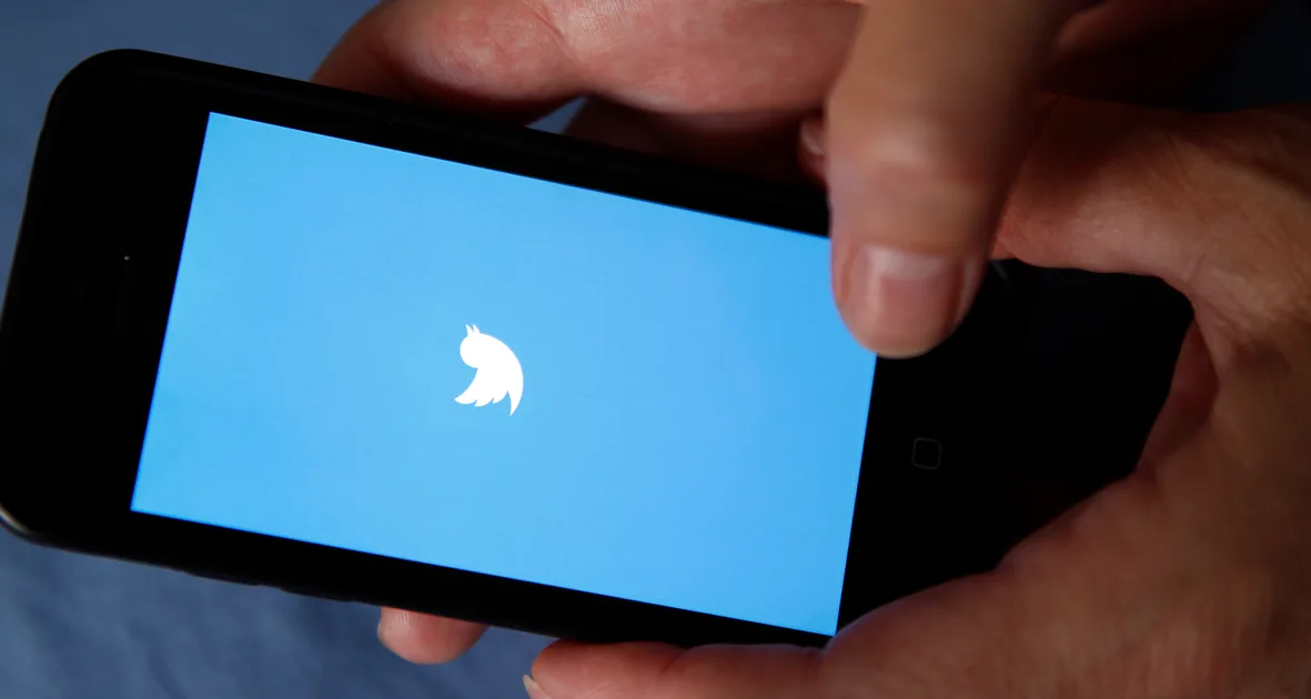 Evesdropper live tweets women's conversation where two wives confront ...