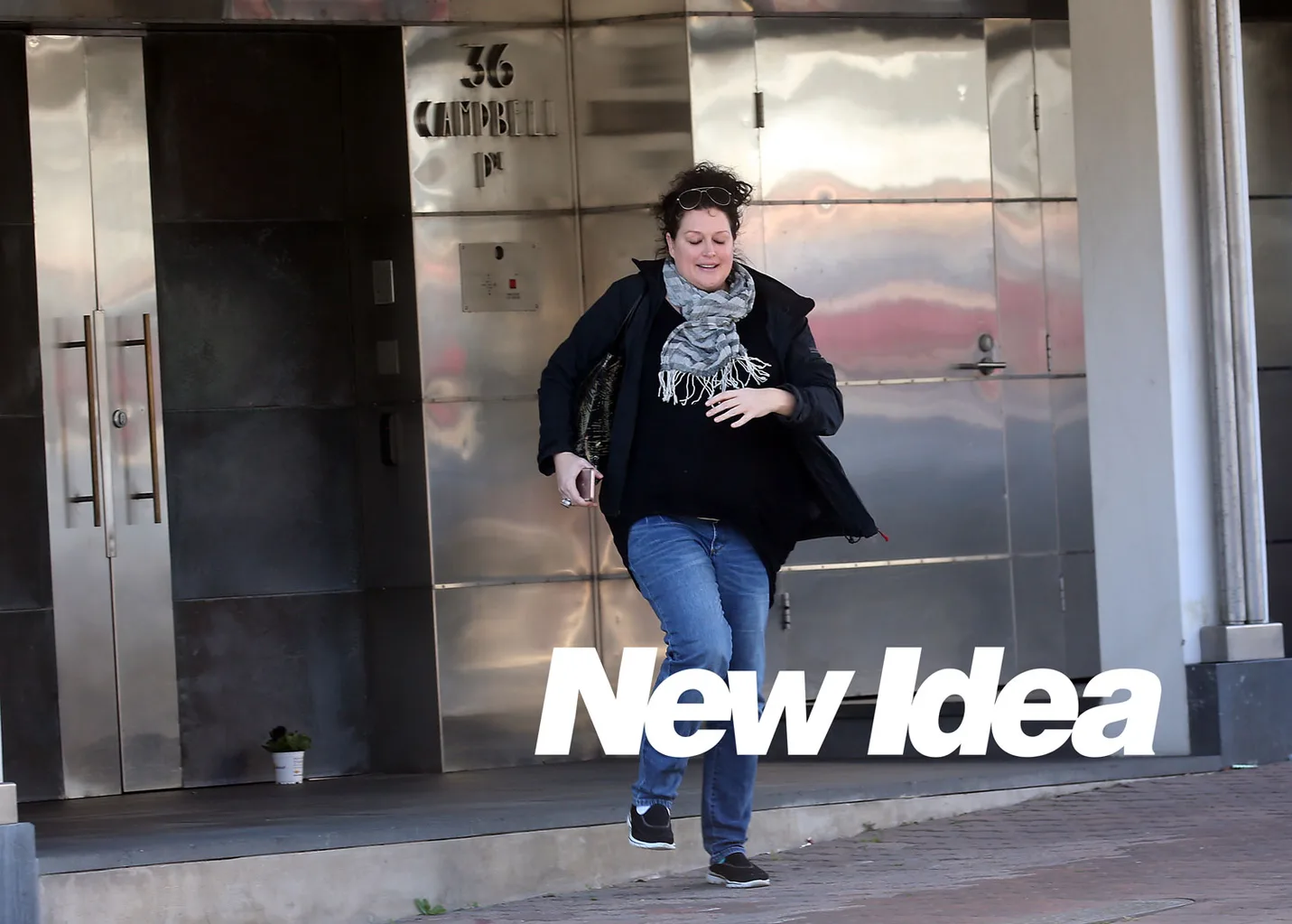 Tziporah Malkah leaves parcel on James Packer's front door | New Idea