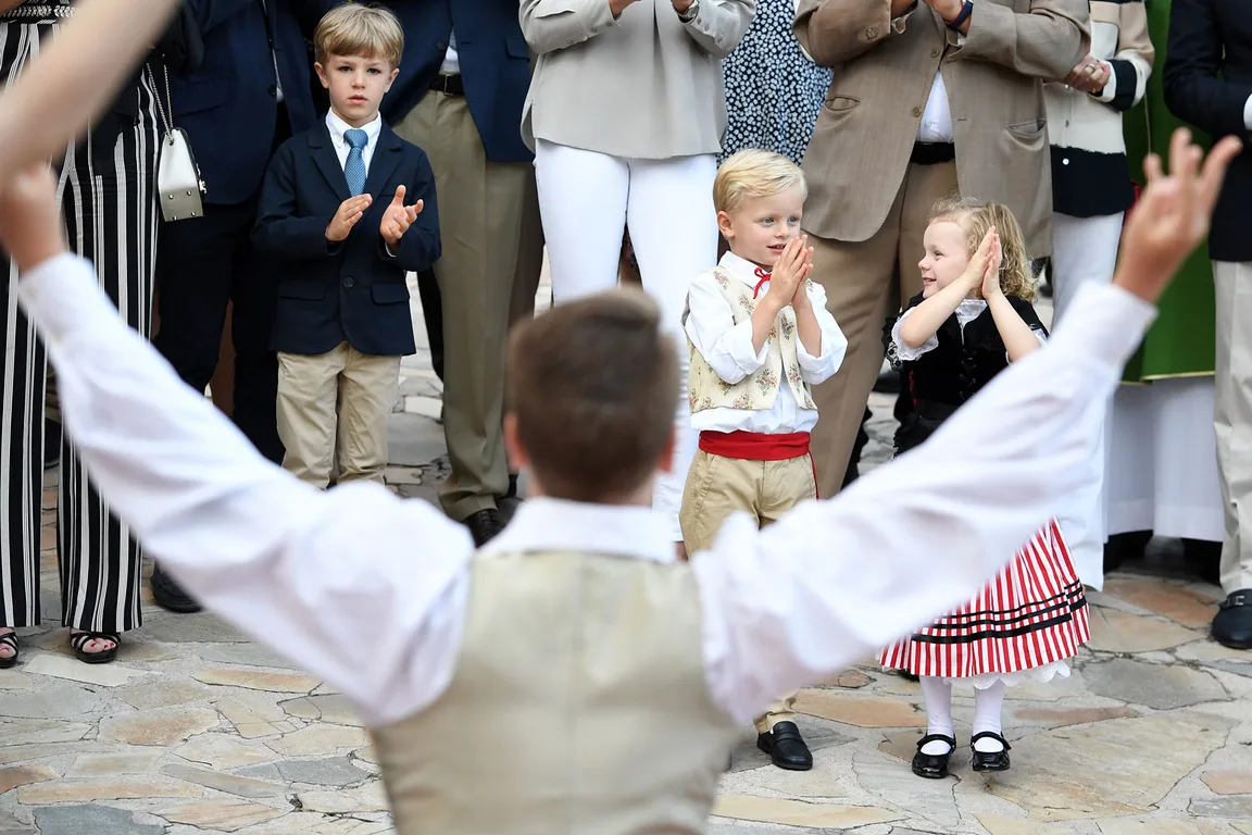 Monaco's adorable royal twins steal the show with affectionate display ...