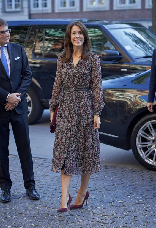 Princess Mary steps out solo AGAIN | New Idea
