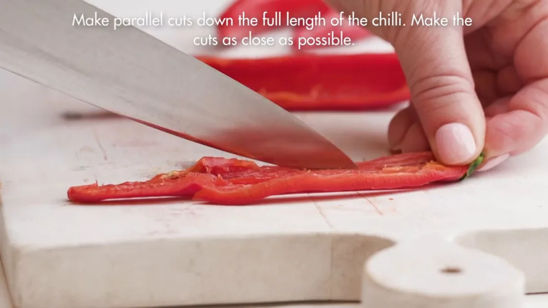 HOW TO DESEED AND CHOP A CHILLI | New Idea