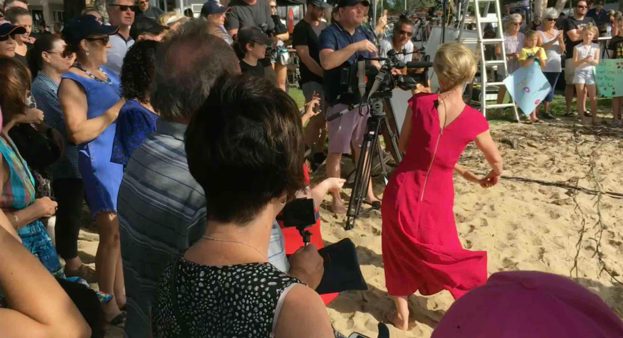 WATCH: Deb Knight busts out some 'mum dance' moves in FNQ | New Idea