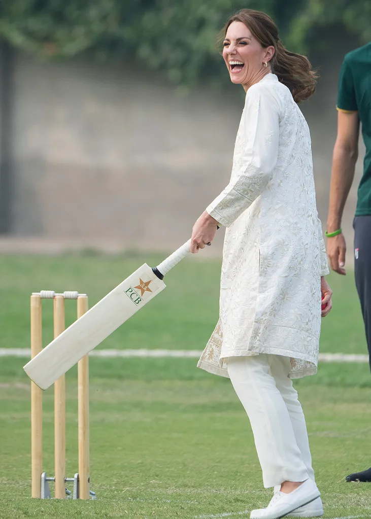 Stylish Kate Middleton plays cricket in Pakistan | New Idea