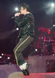 Michael Jackson Lean - The Secret Behind His Patented Shoes | New Idea