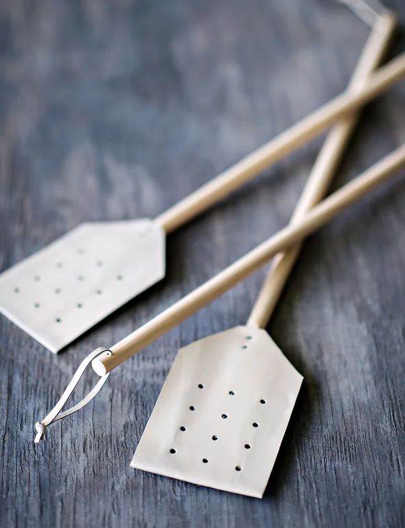 How to create your own environmentally friendly insect swatters