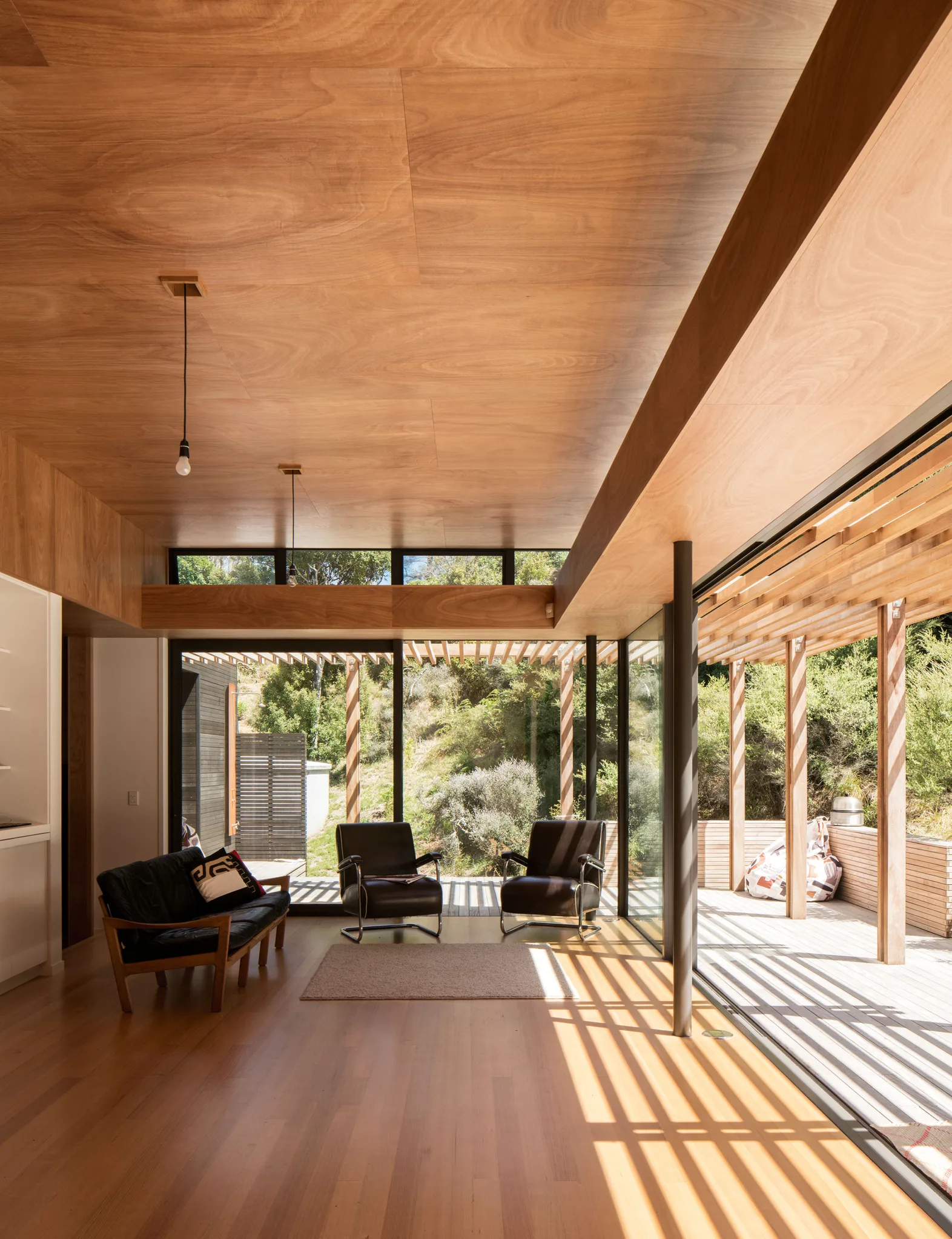 5 New Zealand baches that do summer living in style