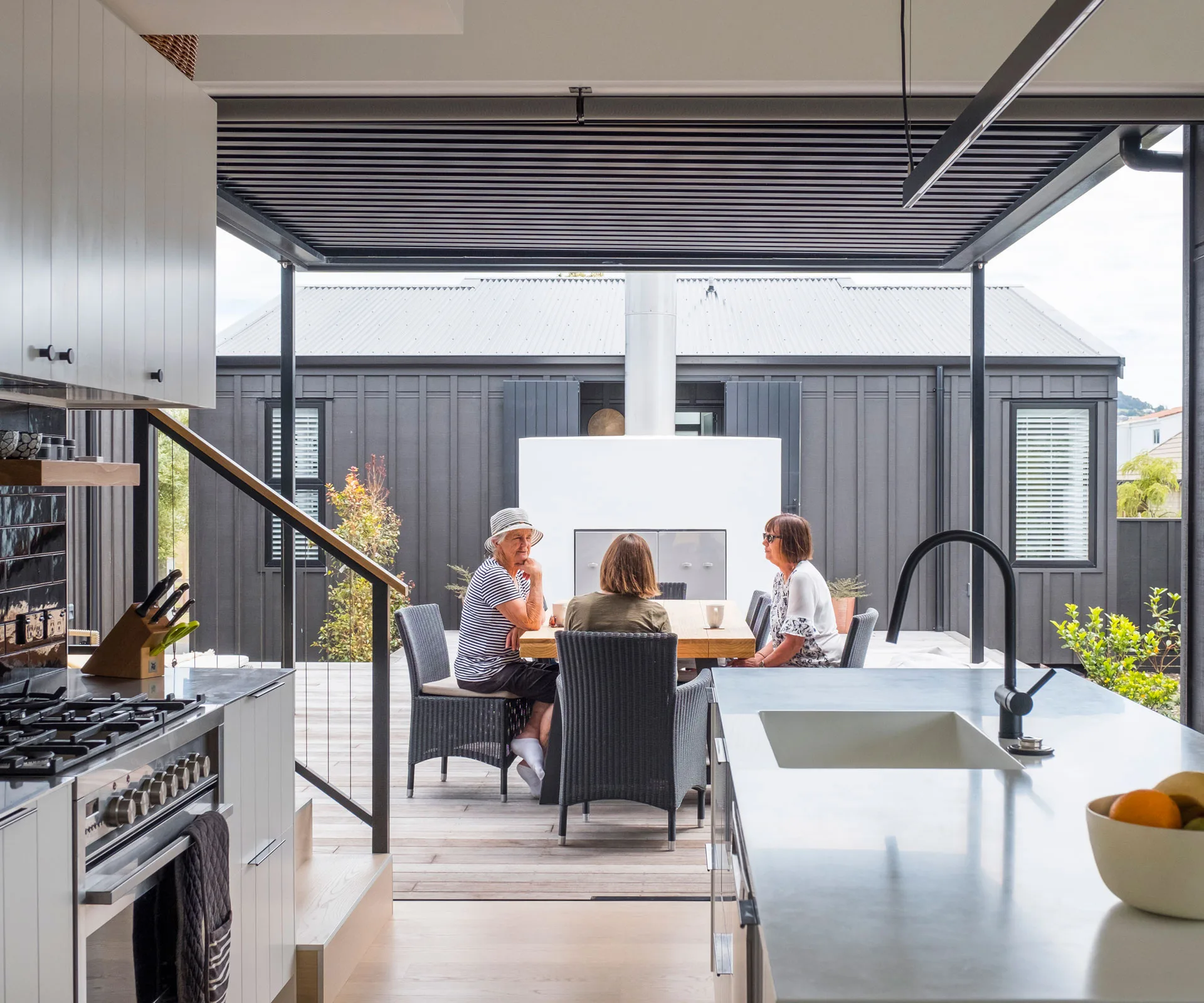 5 New Zealand baches that do summer living in style