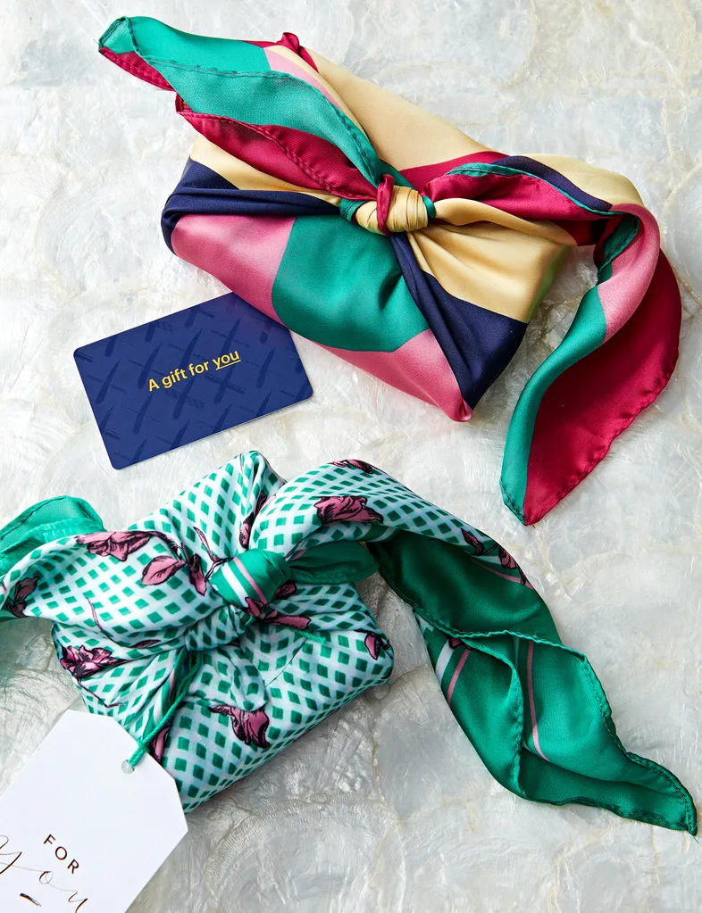 How to gift wrap a voucher or gift card in a beautiful way