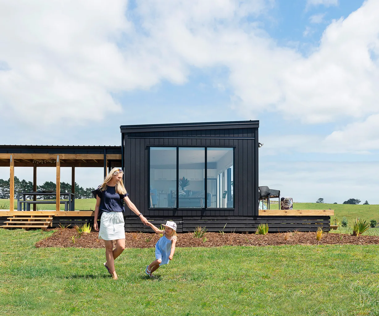 This pared-back modular bach is made for carefree summer holidays