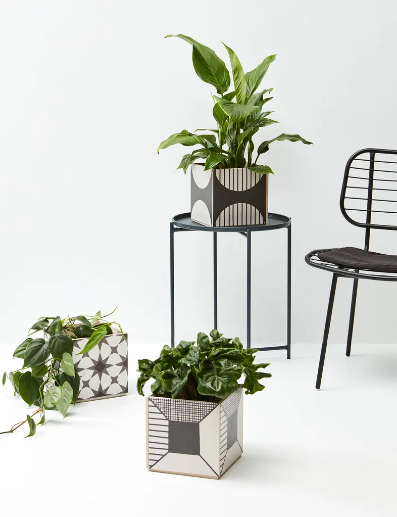 How to make a DIY planter box using left over tiles