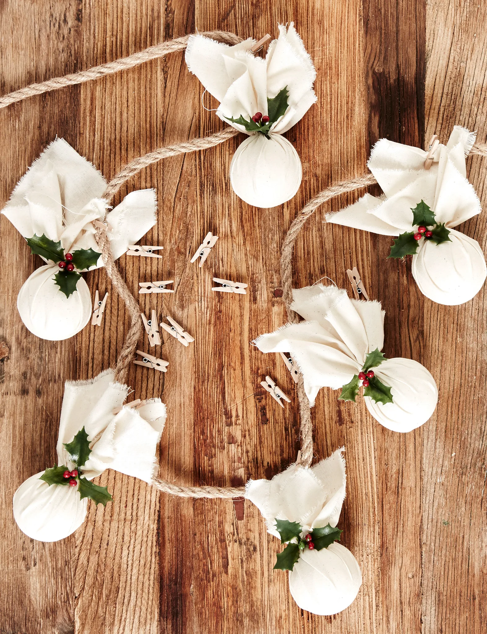 10 DIY Christmas garlands that will put you in the festive spirit