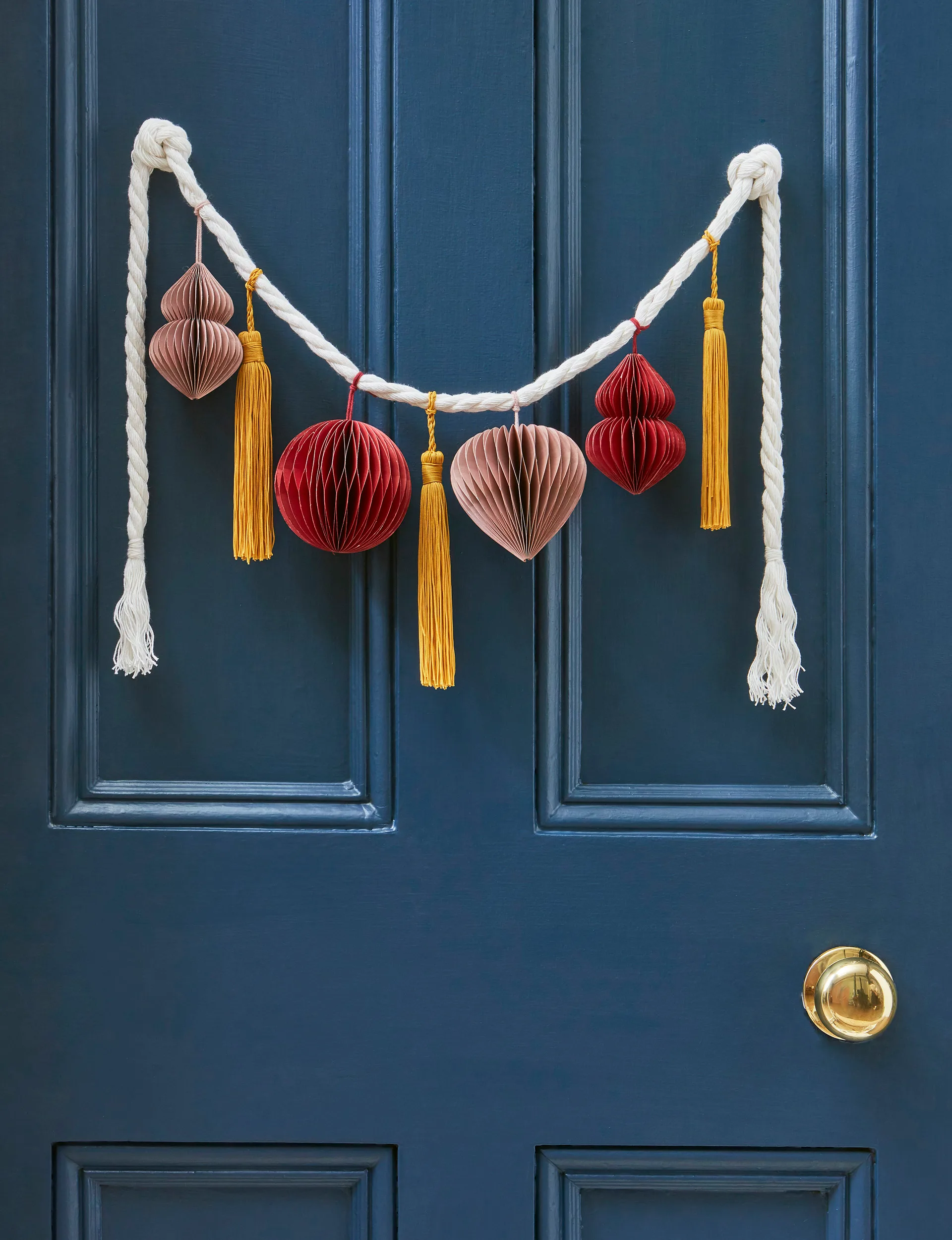10 DIY Christmas garlands that will put you in the festive spirit
