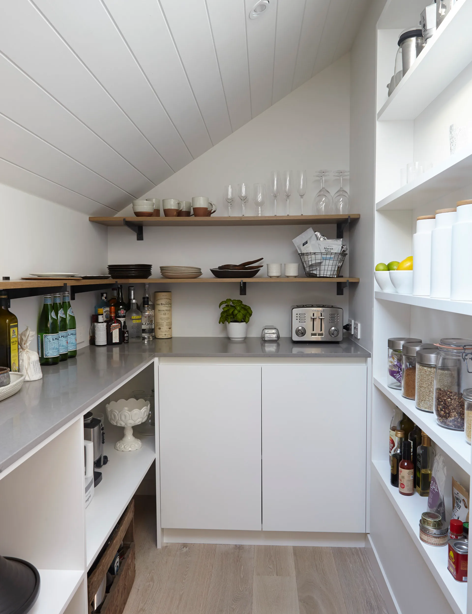 10 perfect pantries that will make you want to de-clutter