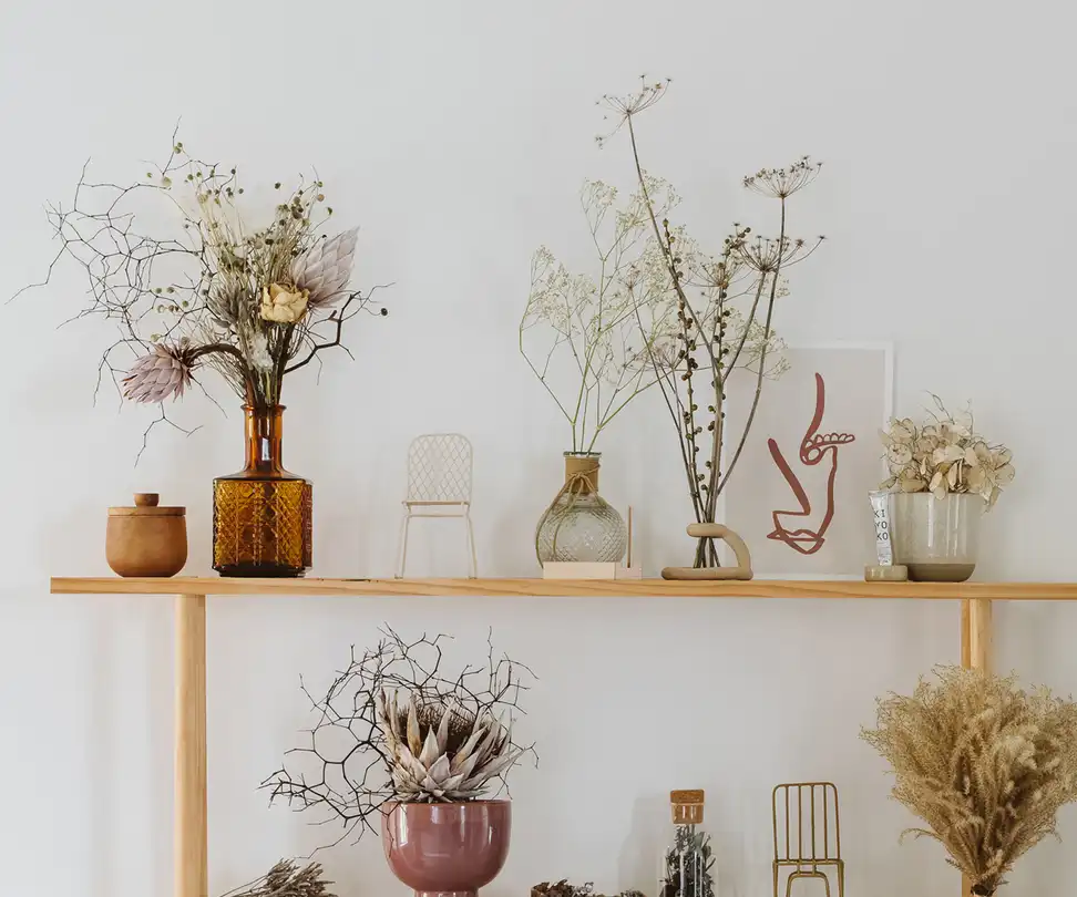 These homes prove dried flowers are the ultimate interior accessory