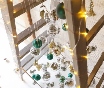 How to create a magical ladder Christmas tree from items in your home