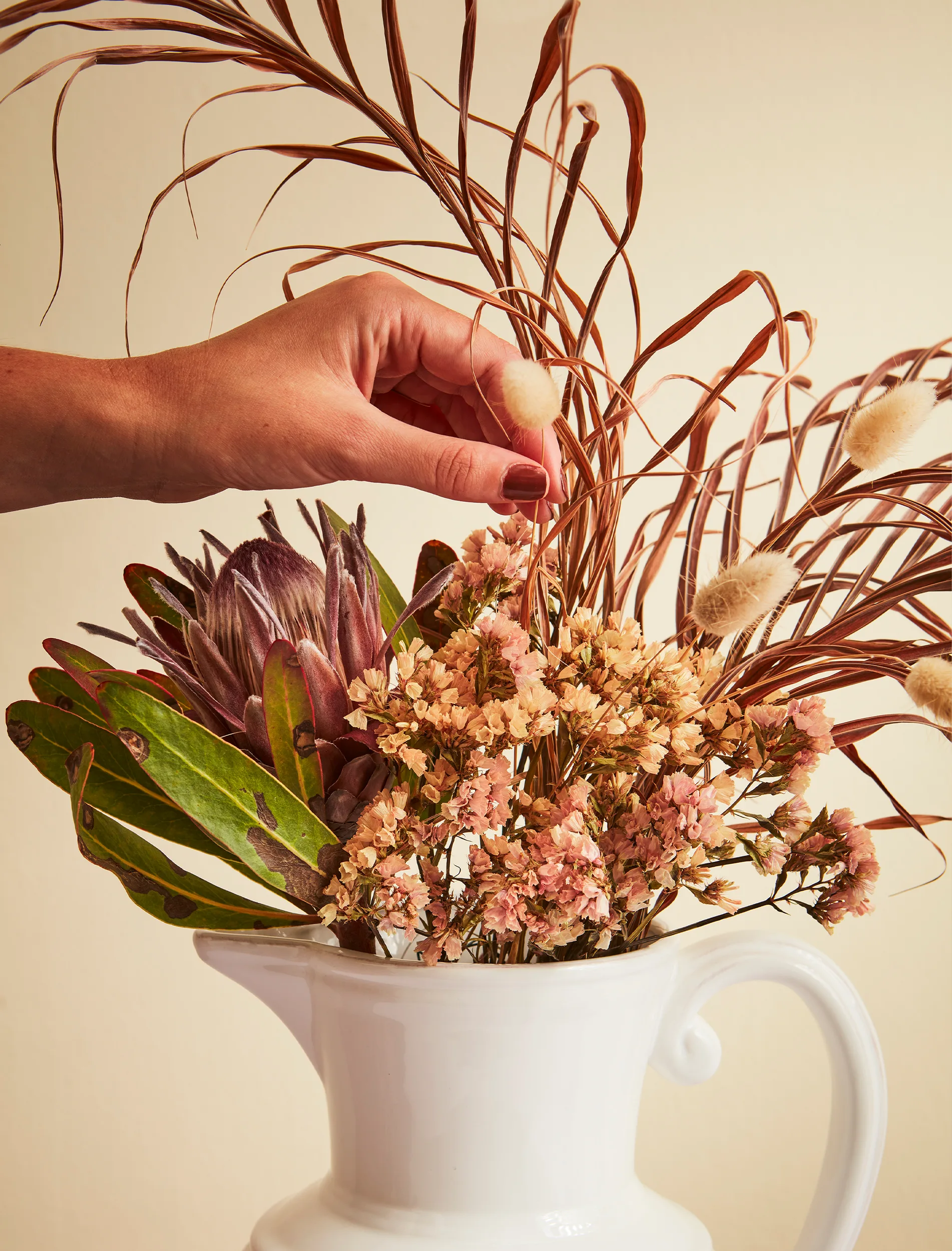 How to create a stunning dried flower arrangement at home