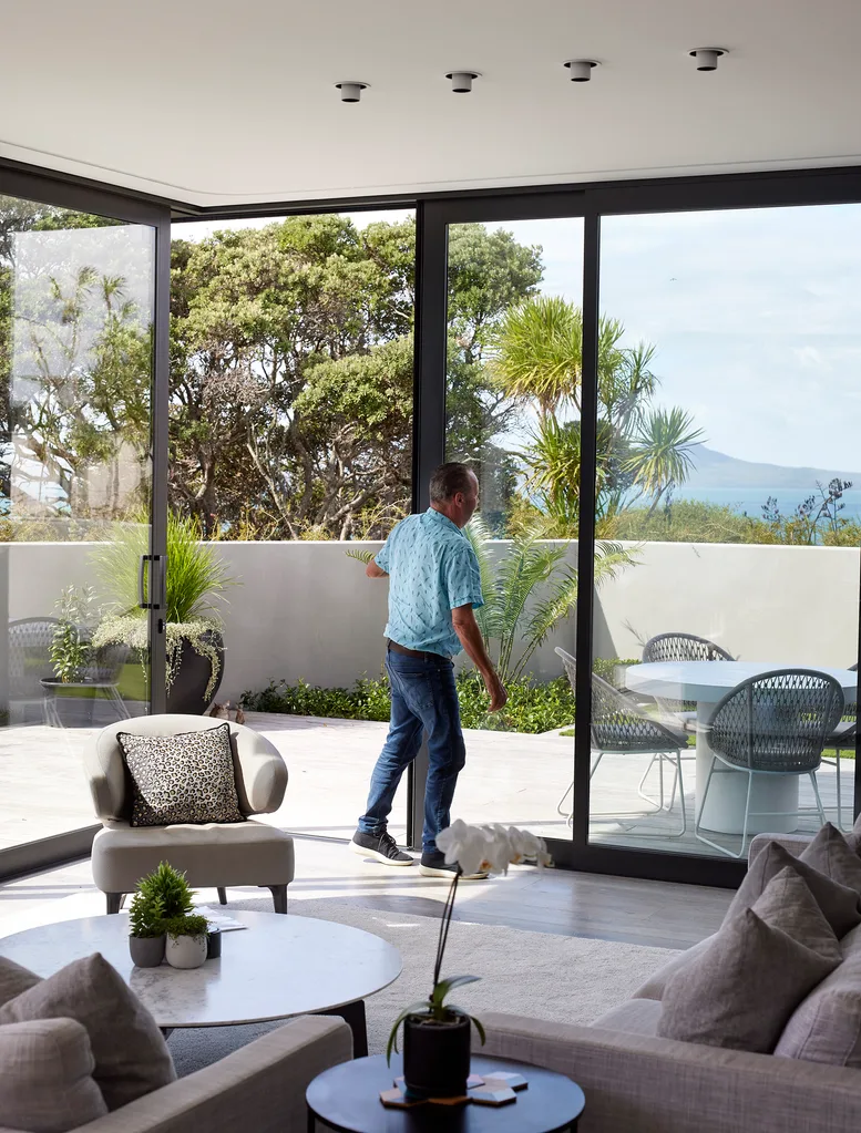 This Auckland clifftop stunner is the ultimate in indoor-outdoor flow ...