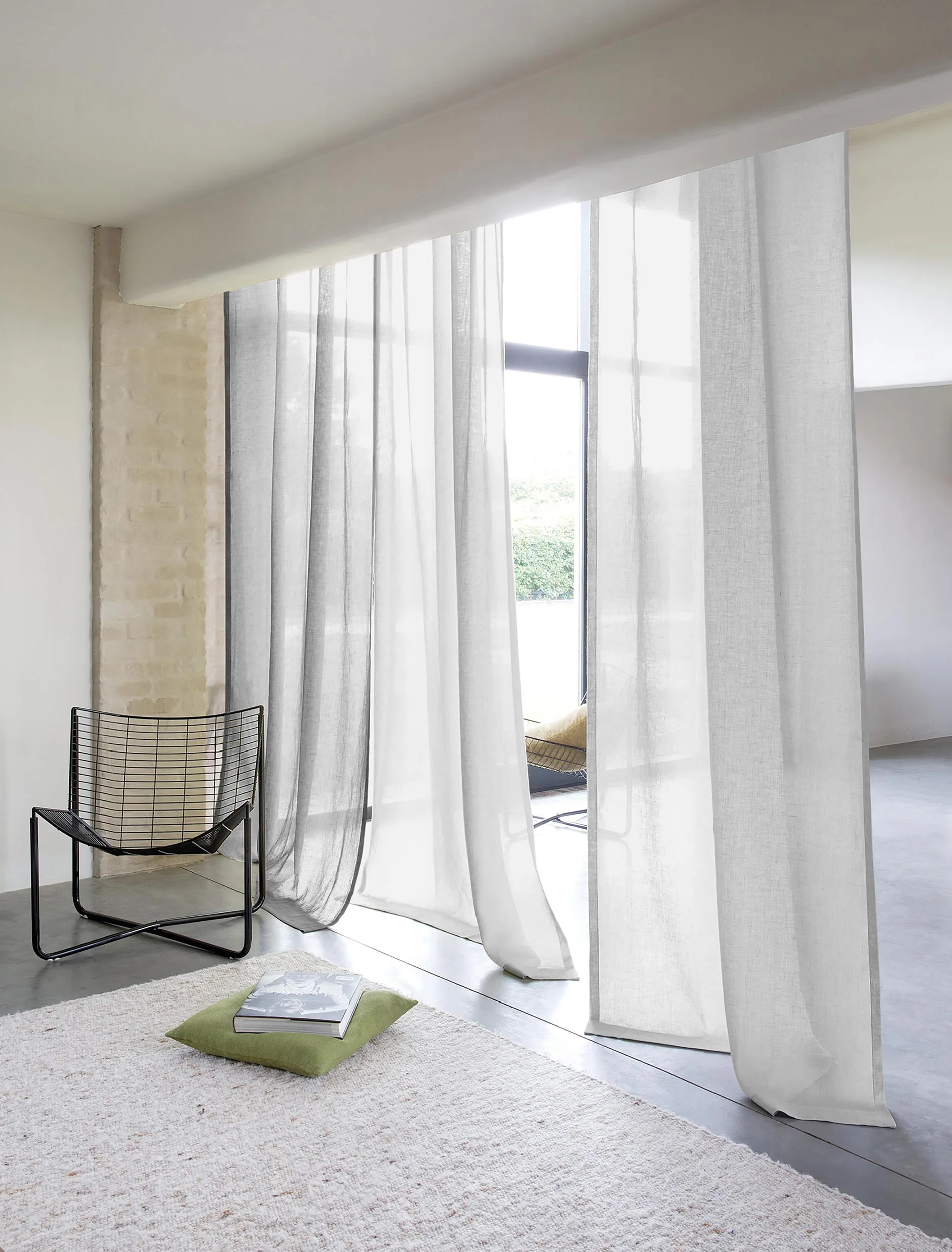6 things to think about when choosing window furnishings for your home
