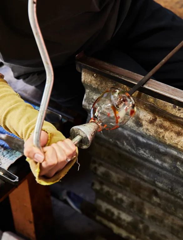 How glass artist Kate Mitchell creates her famous speckled tumblers