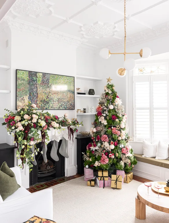 5 floral Christmas tree looks blooming with inspiration