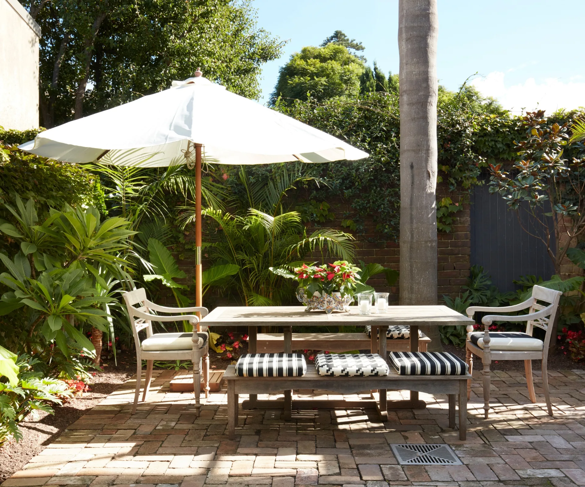 Shop the best sun, beach & outdoor umbrella models in NZ
