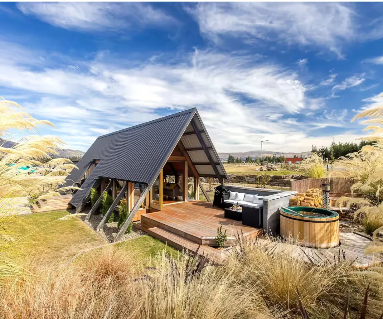 6 Wānaka Airbnb stays for your next lakeside getaway