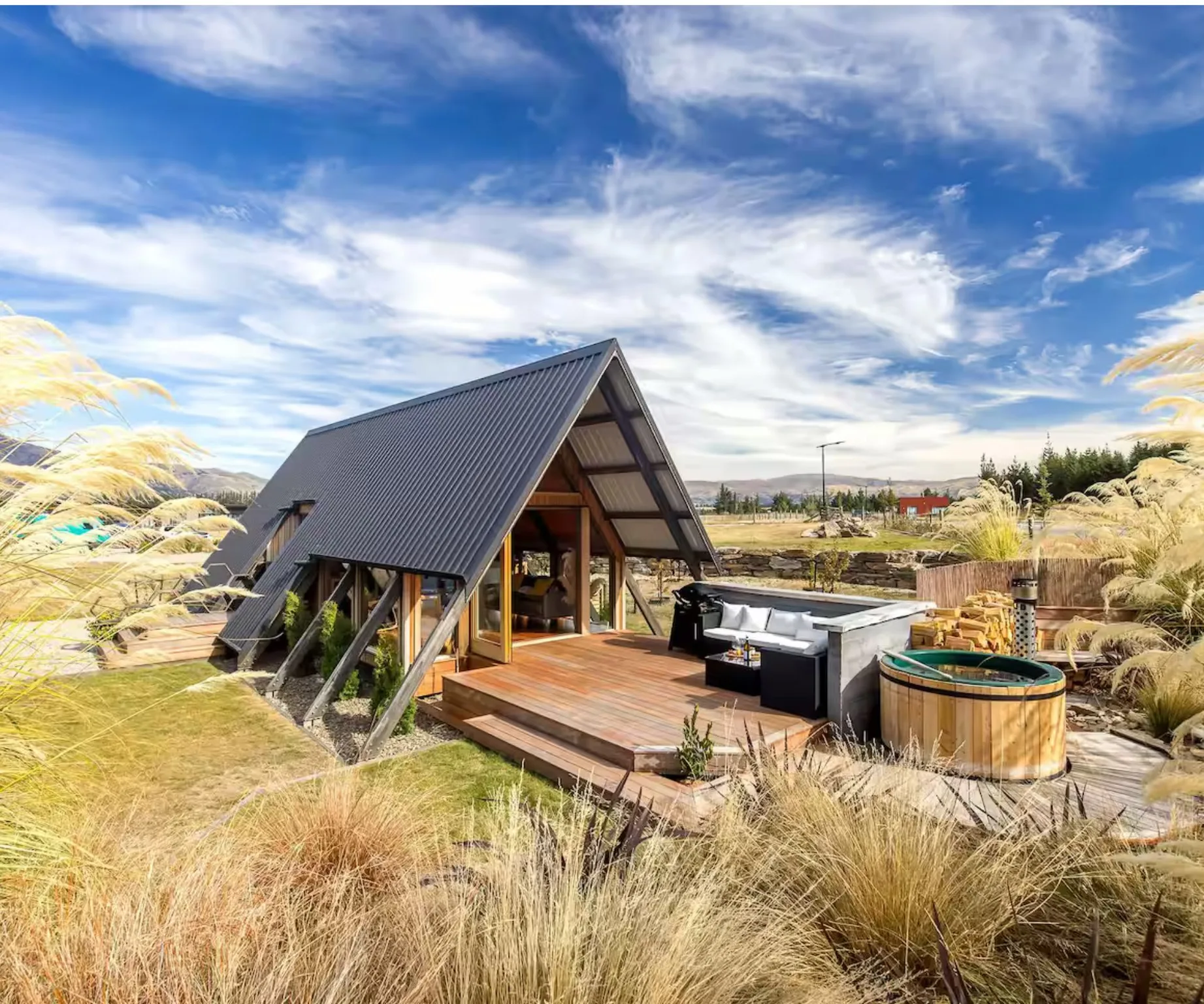 6 Wānaka Airbnb stays for your next lakeside getaway