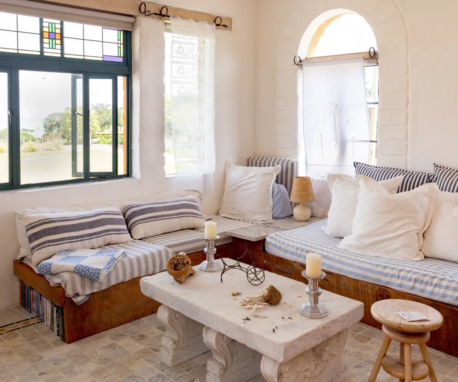 Tour the Waiheke Island house and studio of Claude and Gabriella Lewenz
