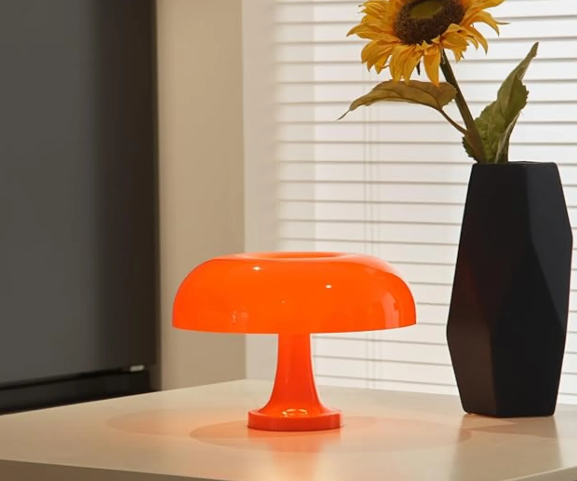 That evening glow: The best low, ambient lighting for a cosy vibe ...