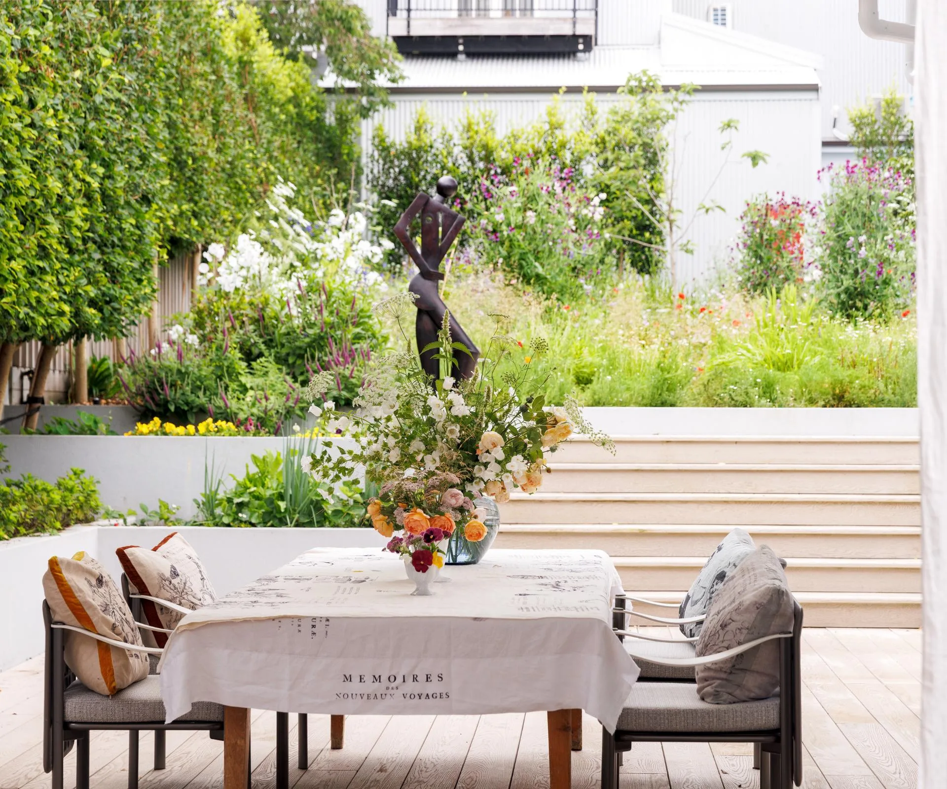 This Ponsonby garden stuns with an array of colourful blooms