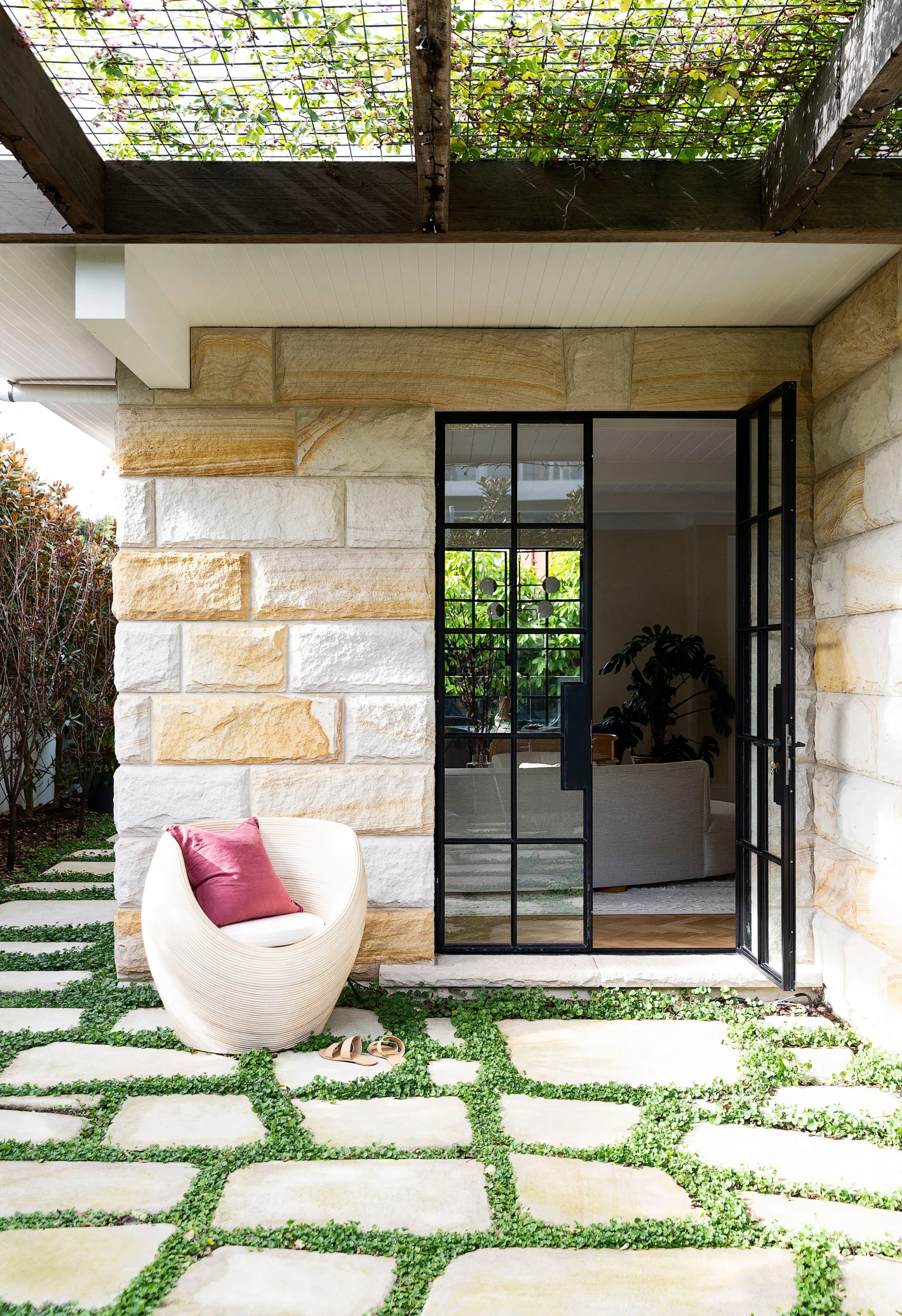 A spectacular beachside new build in Sydney | Home Beautiful