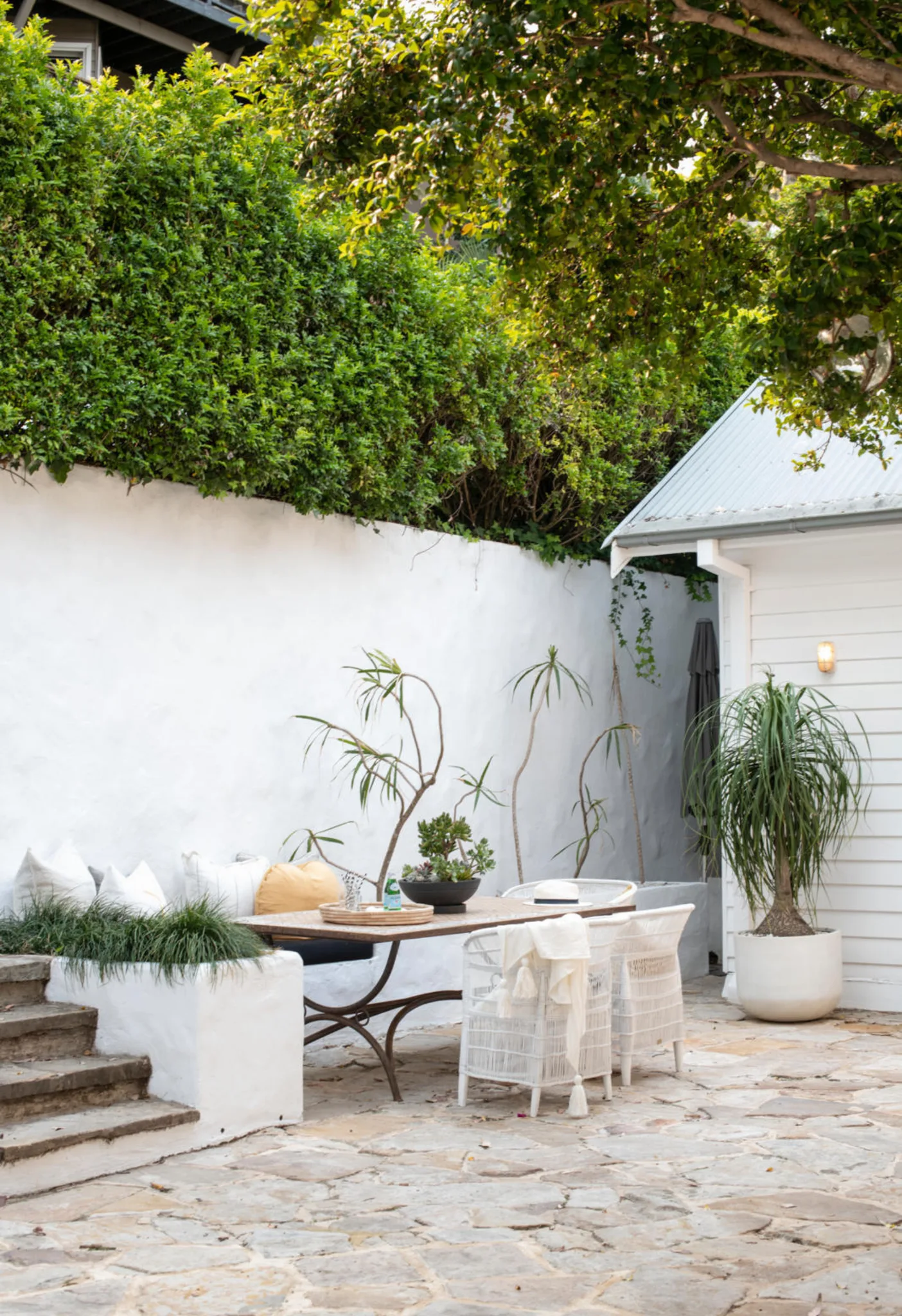7 Courtyard Decorating Ideas for Neglected Outdoor Spaces