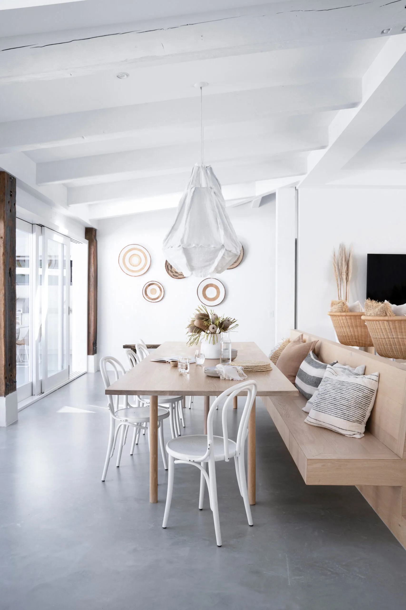 A luxe coastal home with warm neutral elements