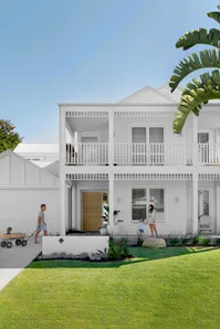 These 11 Homes Prove A White Home Exterior Is Superior