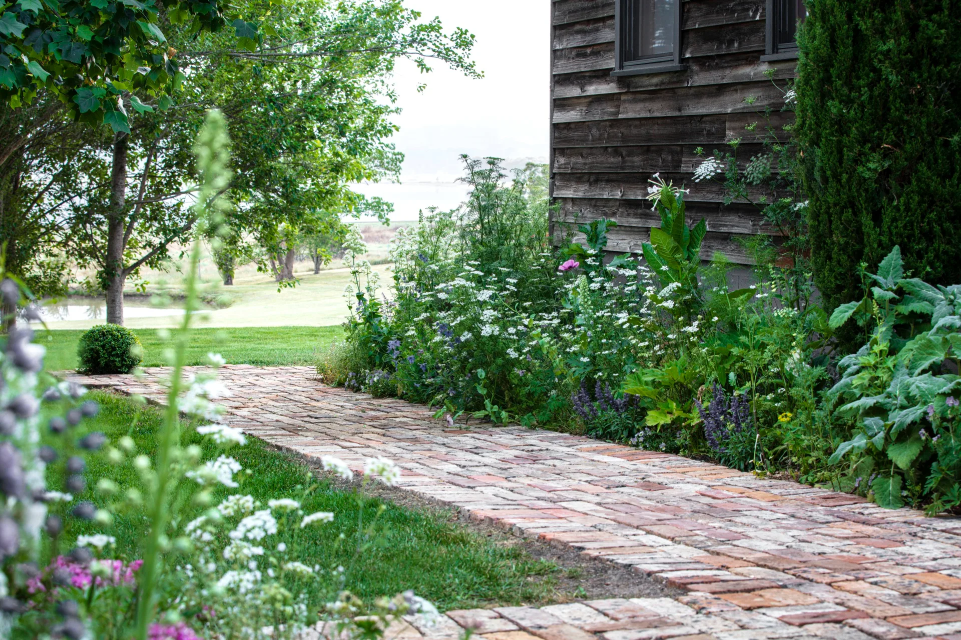Southern Highlands Country Garden Enjoys Year-Round Beauty