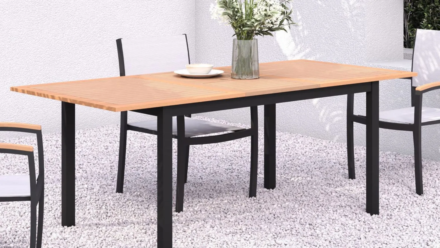 Extendable Outdoor Dining Tables for Any Party Size